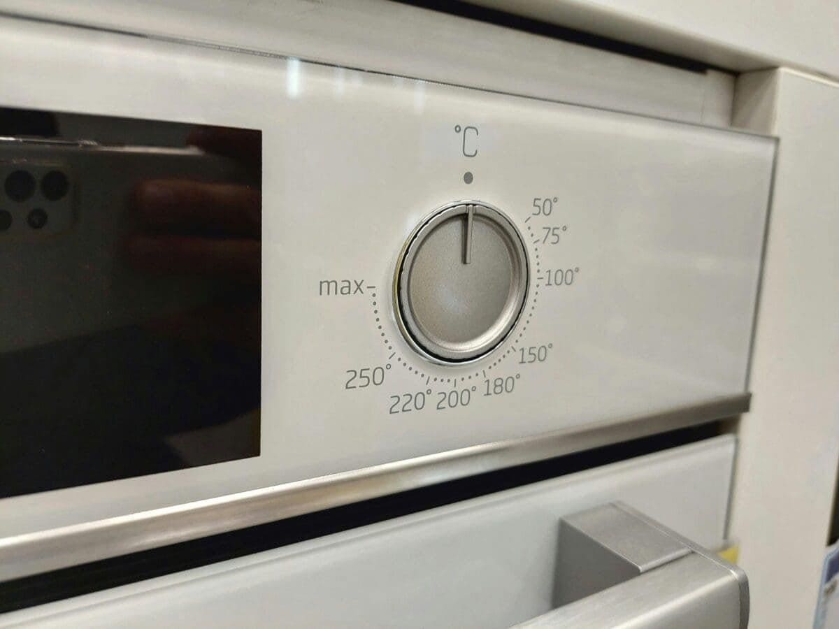 200 Celsius to Fahrenheit conversion